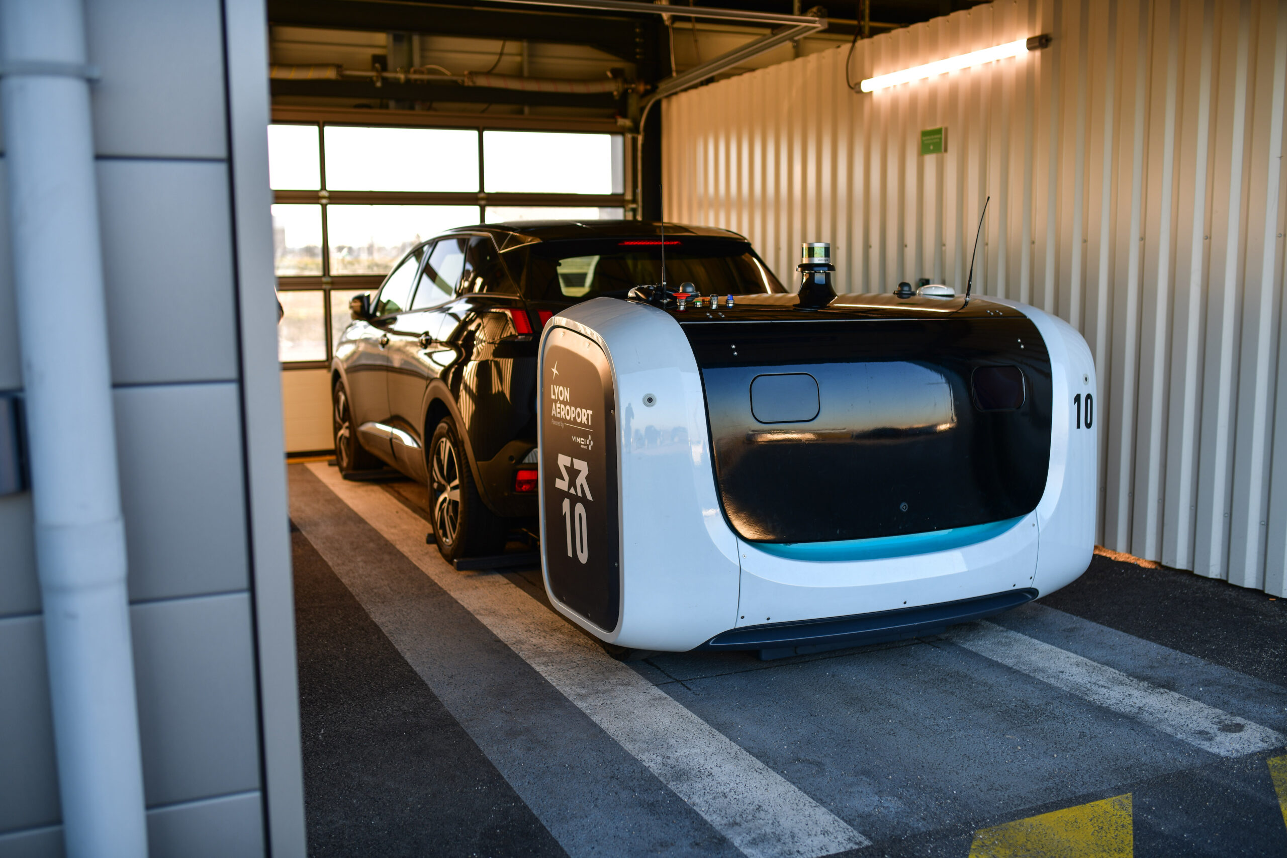 Stanley Robotics: den första självkörande robotbetjänten - Sixt Sverige ...