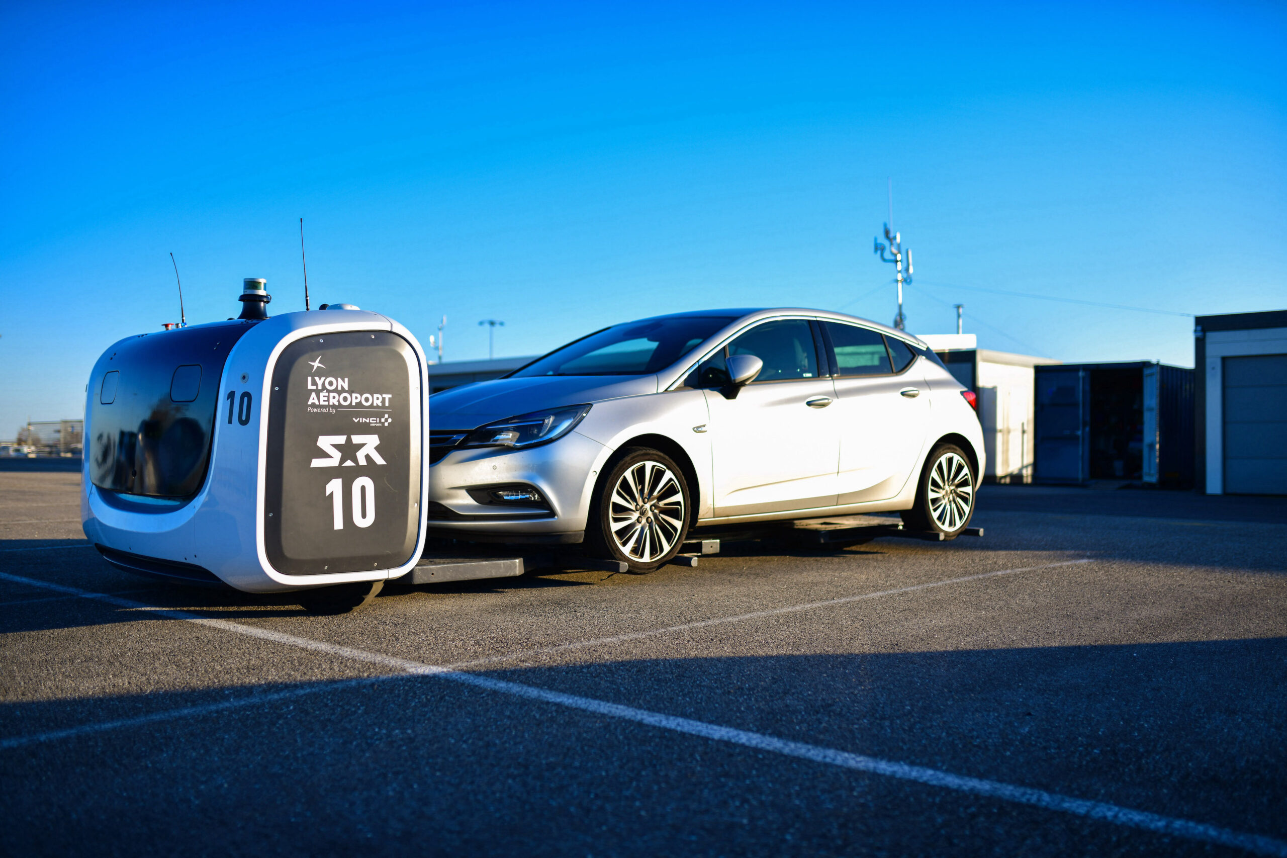 Stanley Robotics: den första självkörande robotbetjänten - Sixt Sverige ...