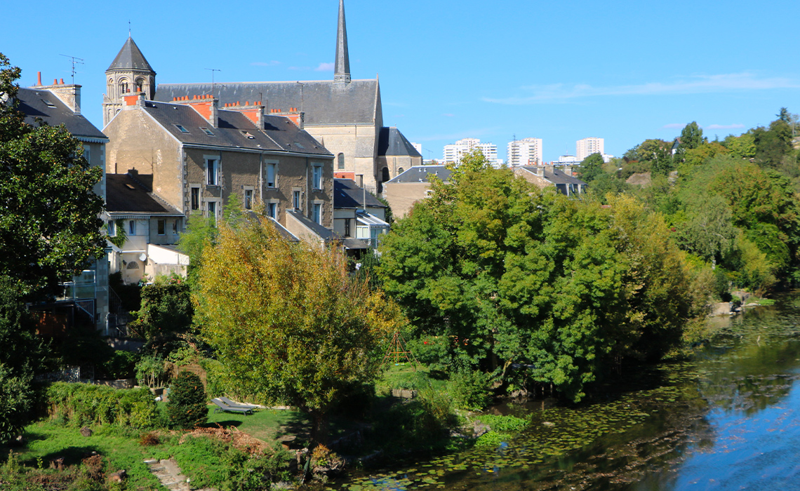 Visiter Poitiers : les MEILLEURS sites à découvrir